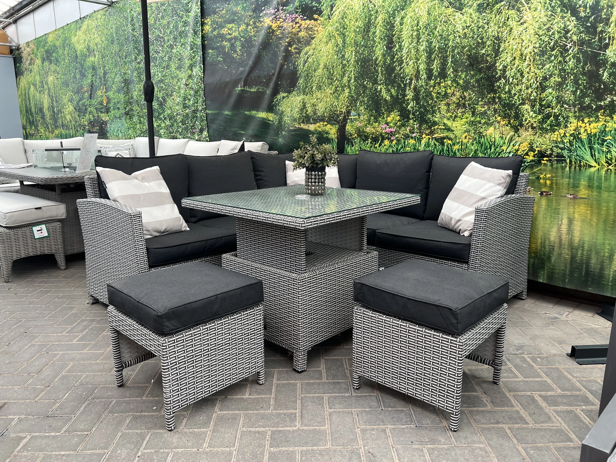 Alba Compact Corner Set - Pennells Garden Centres